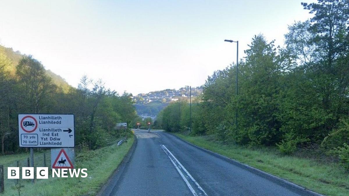 Blaenau Gwent: Three hurt including boy, 13, in road crash - BBC News