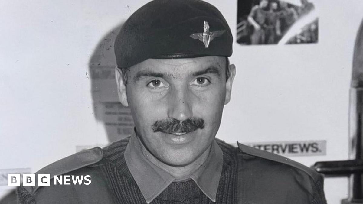 Falklands veteran reflects on campaign 40 years on - BBC News