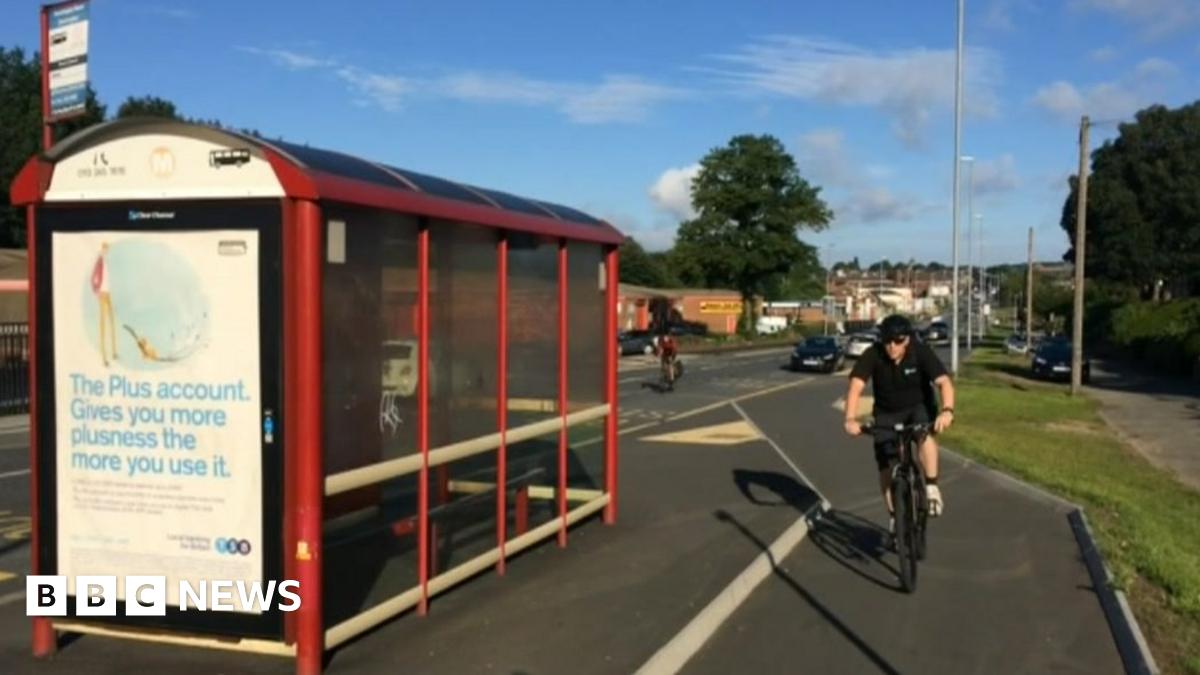 Cycle superhighway: Leeds city centre £7.9m route opens - BBC News