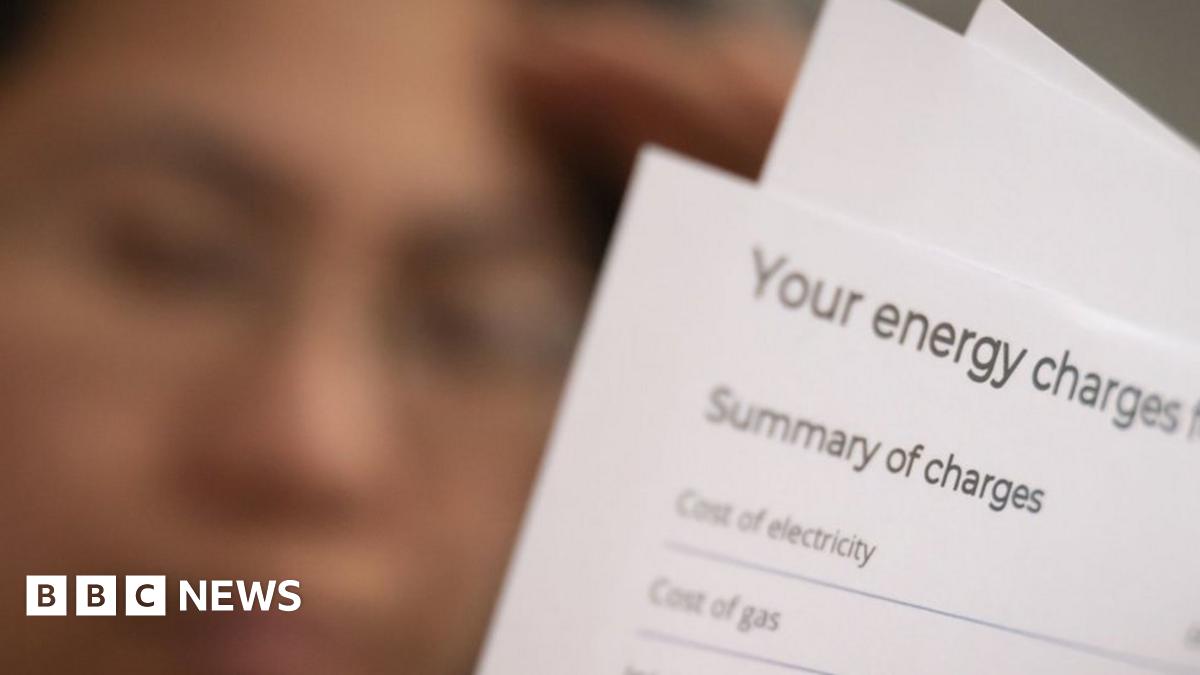 Warning after scammers use fake energy support messages - BBC News