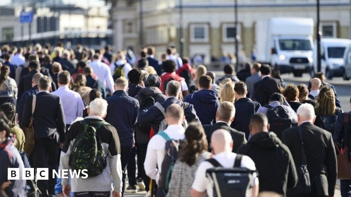 'London living wage' workers to see 10% pay rise - BBC News