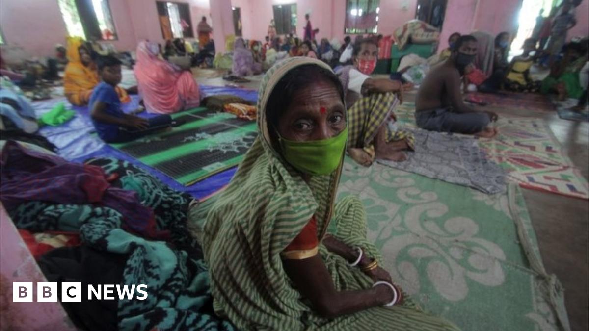 Social distancing: When extreme weather and coronavirus collide - BBC News