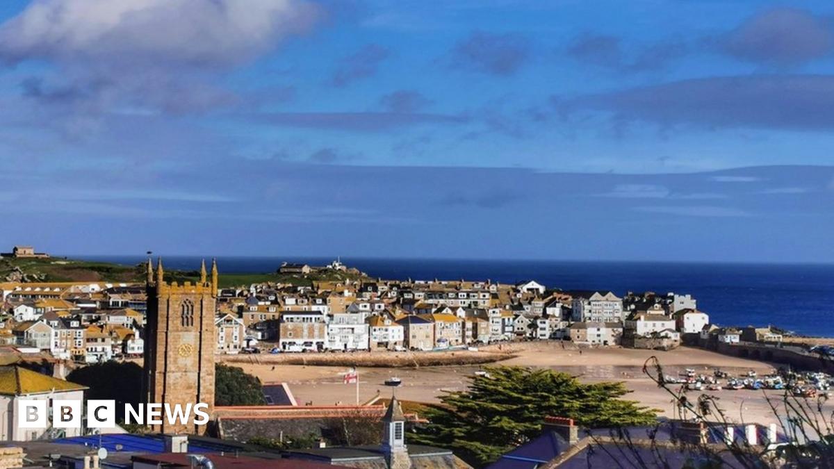 Why is the weather so warm this November? - BBC News