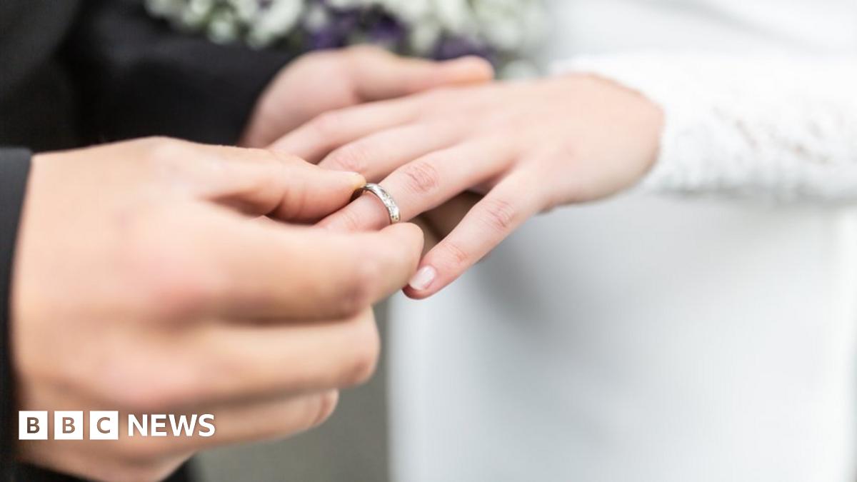 Minimum marriage age rises to 18 in England and Wales - BBC News