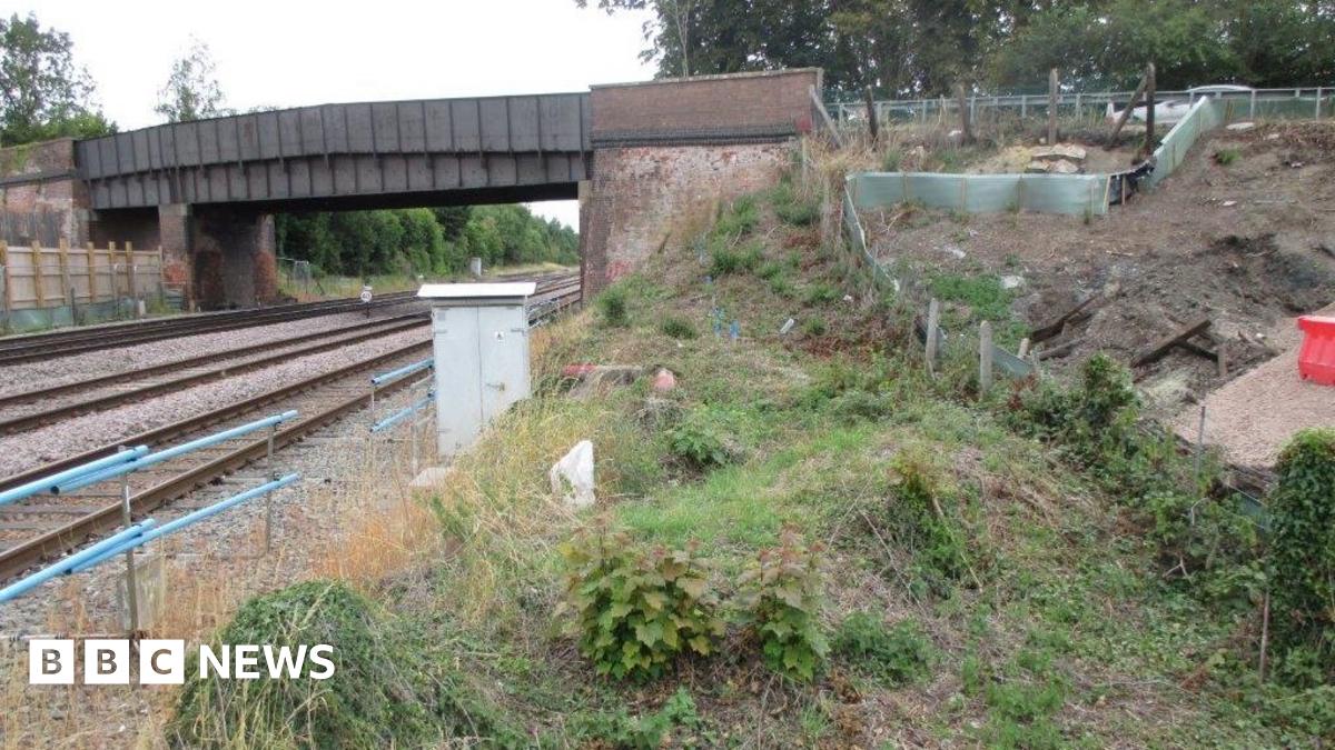 Wantage Road Bridge will close for demolition works - BBC News