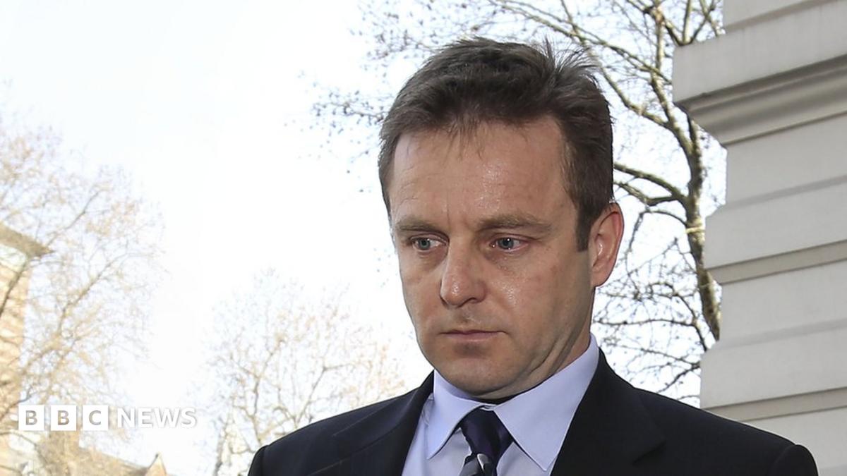 Fare-dodging barrister Peter Barnett struck off - BBC News