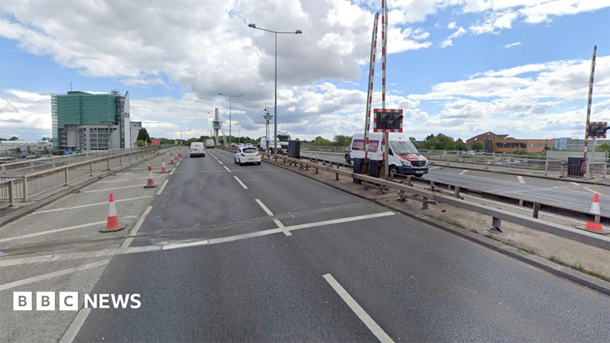 Major Hull road closed over summer for bridge repairs - BBC News
