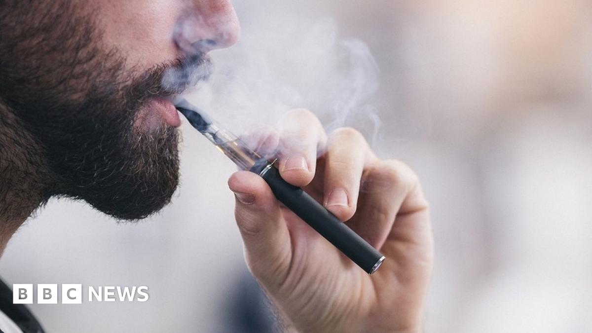 Smokers increasingly overestimate vaping risk - study - BBC News
