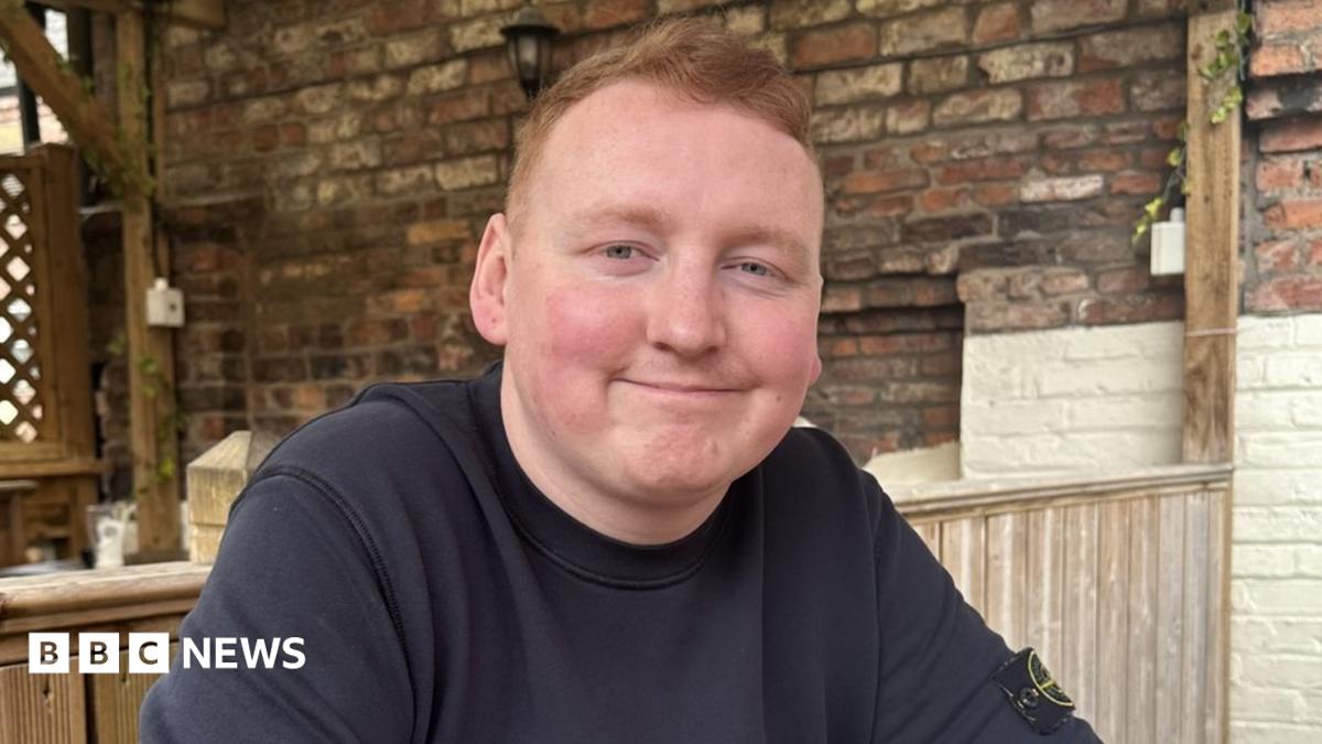Andy Foster: Murder arrests over Gateshead 'ammonia' spray death - BBC News