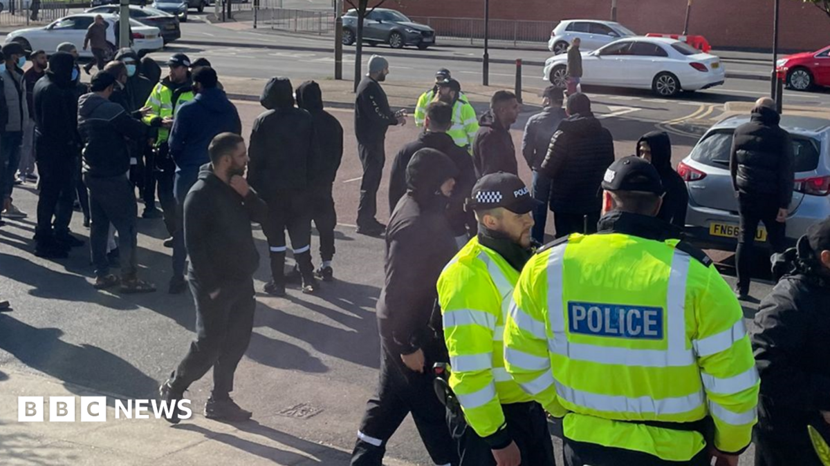 Fifteen arrested in Leicester disorder operation - BBC News