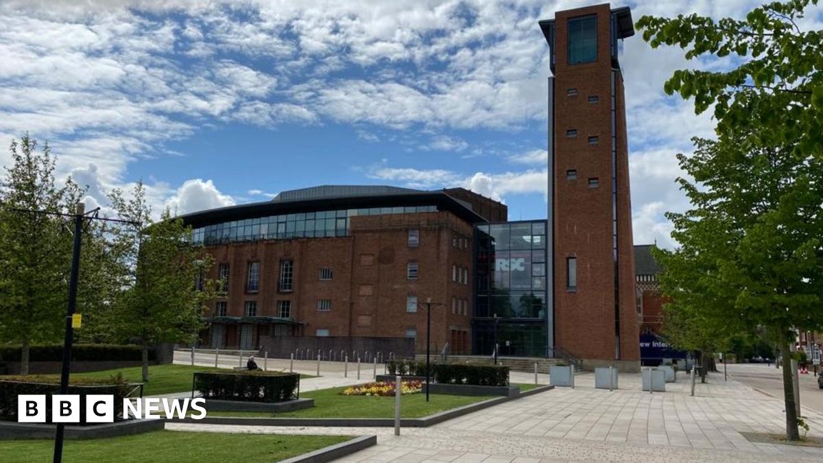 Royal Shakespeare Company: Job cuts as programme cancelled - BBC News
