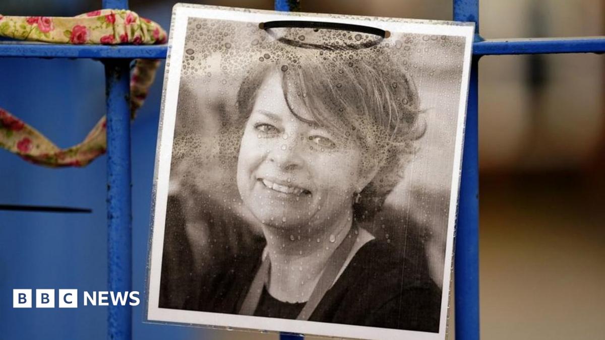Head teachers in 'despair', union warns after Ruth Perry's death - BBC News