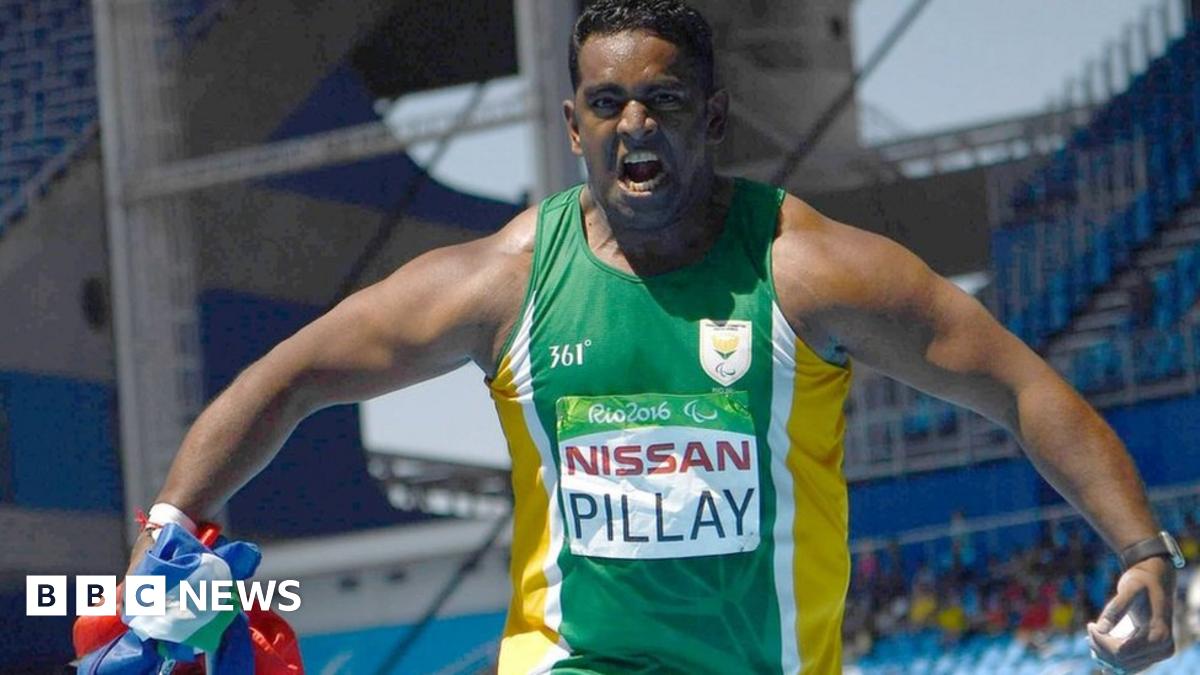 SA Paralympian Tyrone Pillay fury at airline over prosthesis - BBC News