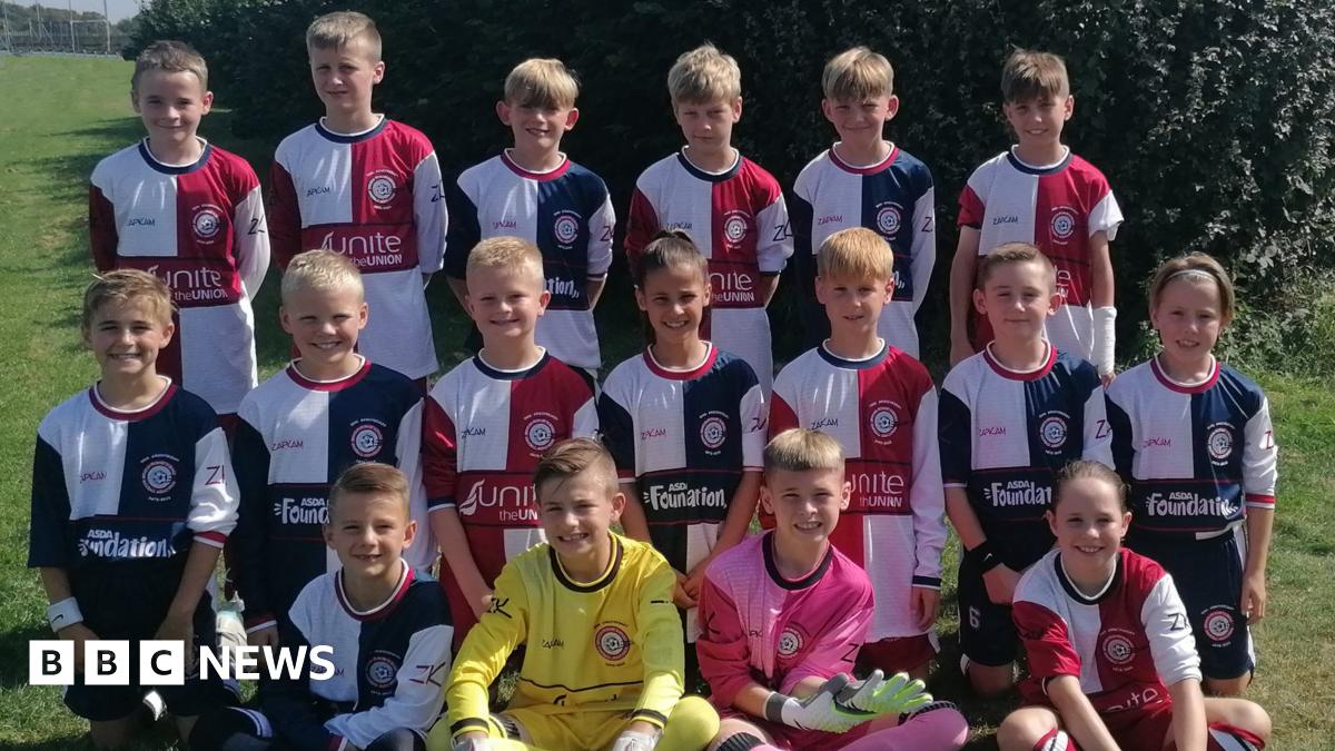 Swindon grassroots football team celebrating 50th anniversary - BBC News