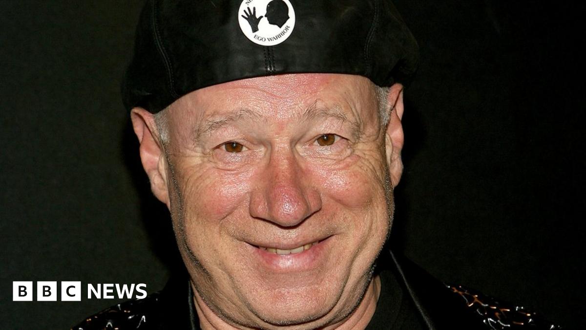 Neil Innes: Monty Python songwriter dies aged 75 - BBC News