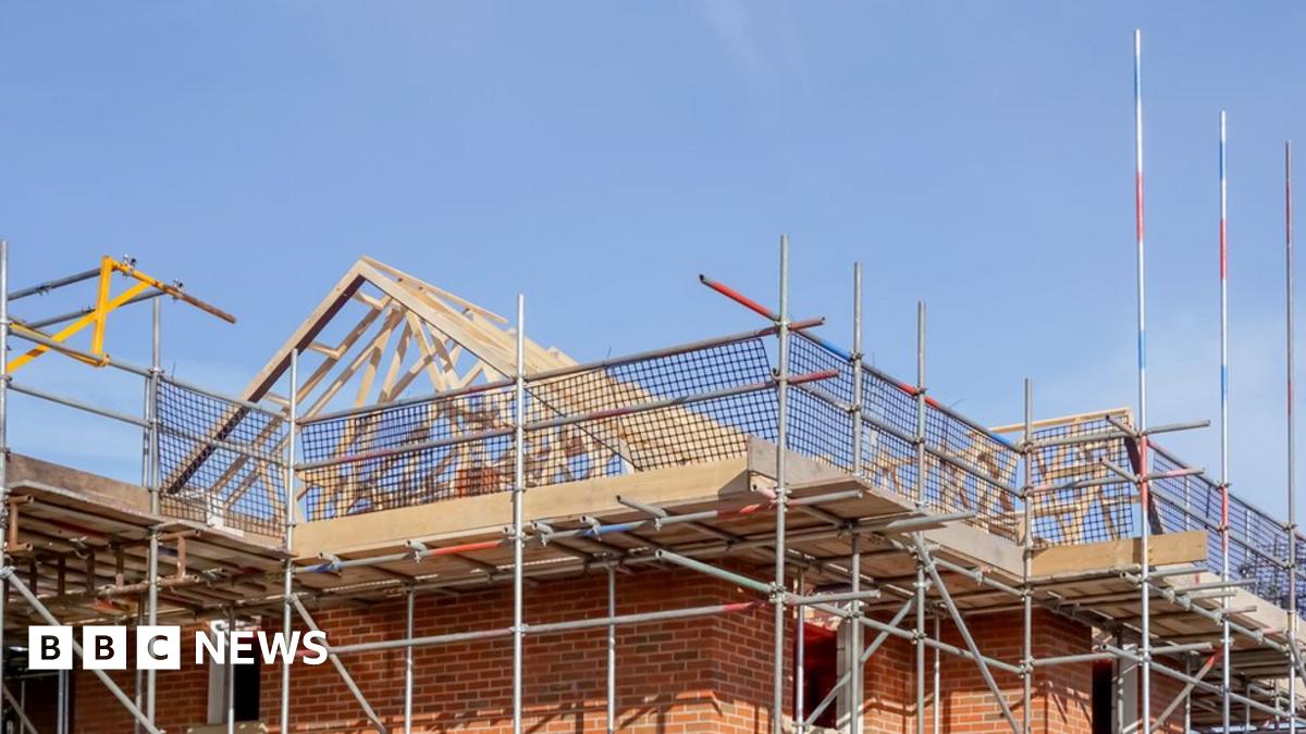 Barriers for small builders 'add to housing shortage' - BBC News