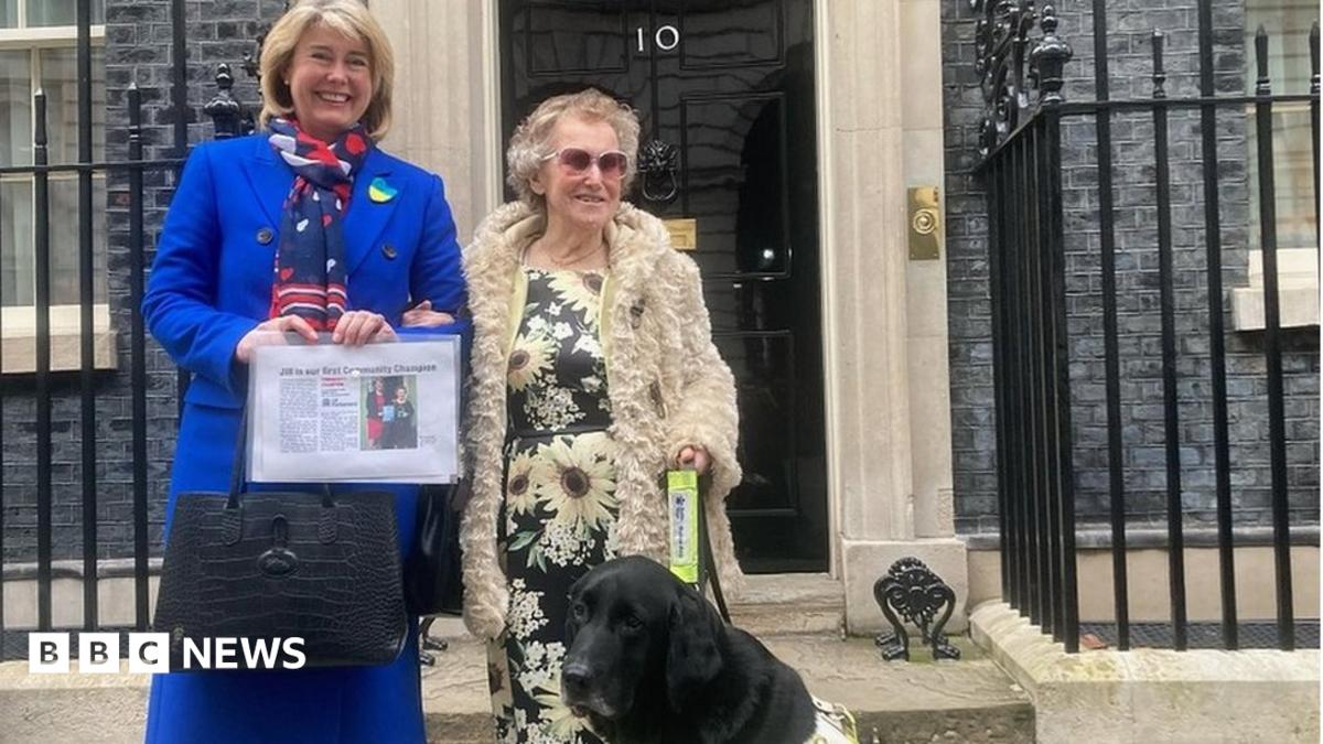 Guide dog campaigner urges Rishi Sunak to sort out shortage - BBC News