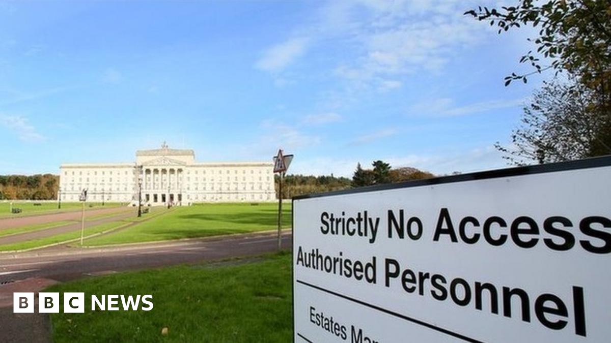 Double jobbing: How dual mandates became an NI political problem - BBC News