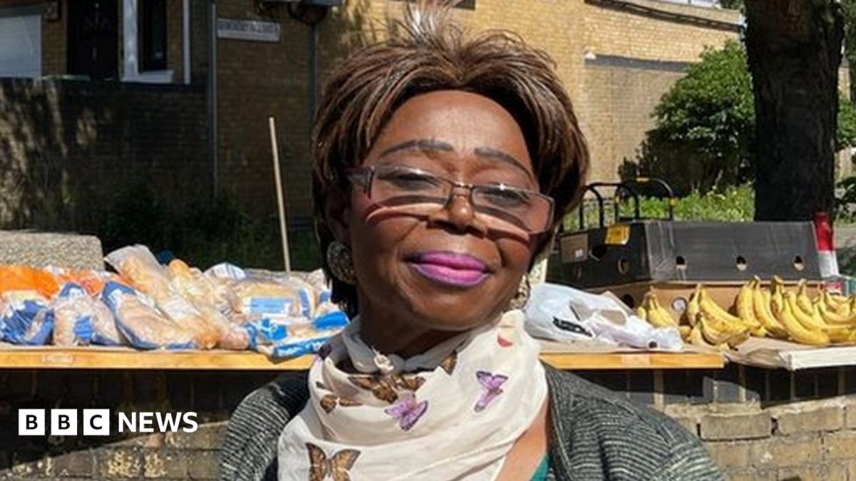 Woman hosts pop-up food bank near Bermondsey home - BBC News