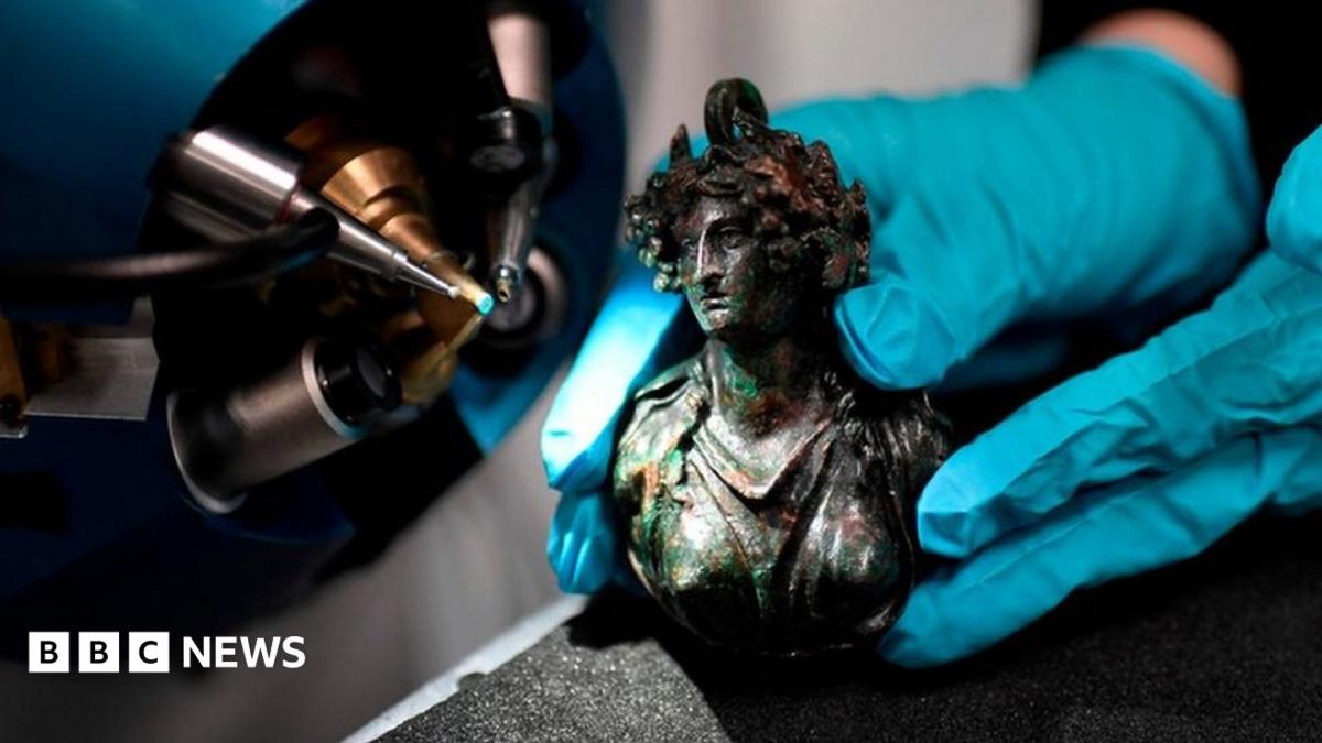 World's only particle accelerator for art is back at the Louvre - BBC News