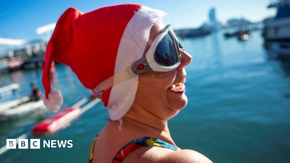 In pictures: Christmas around the world - BBC News