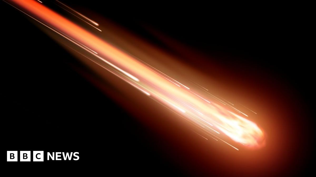 Large space rock burns up over Atlantic - BBC News