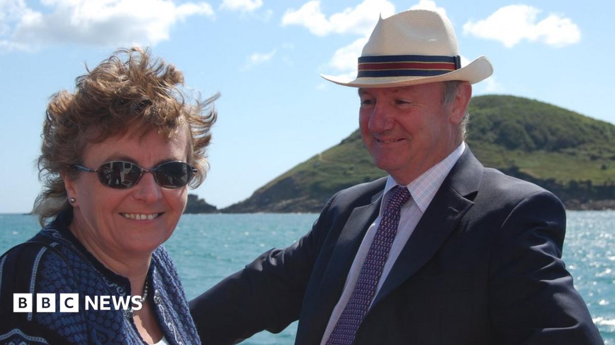 Guernsey Lieutenant Governor's wife thanks islanders - BBC News