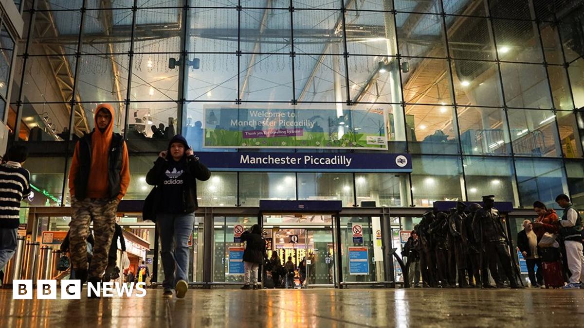 Manchester Piccadilly overhead wire damage cancels rush hour trains ...
