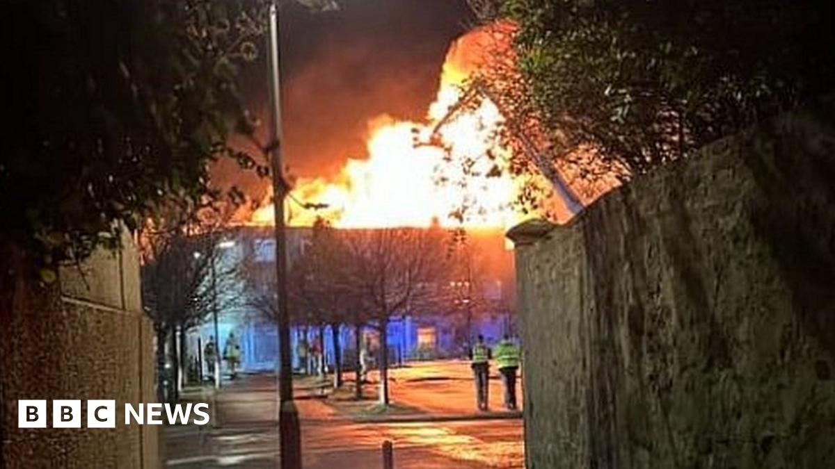 Fire crews tackle blaze at shop in Leven - BBC News