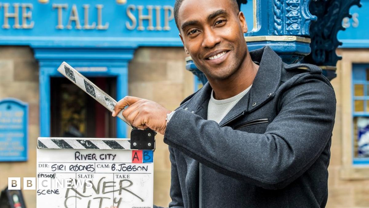 Blue star Simon Webbe to join River City drama - BBC News