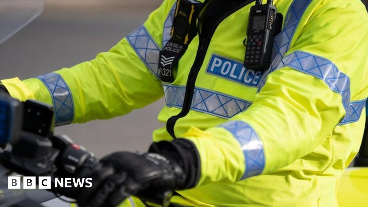 M11 closed for three hours near Harlow after serious crash - BBC News