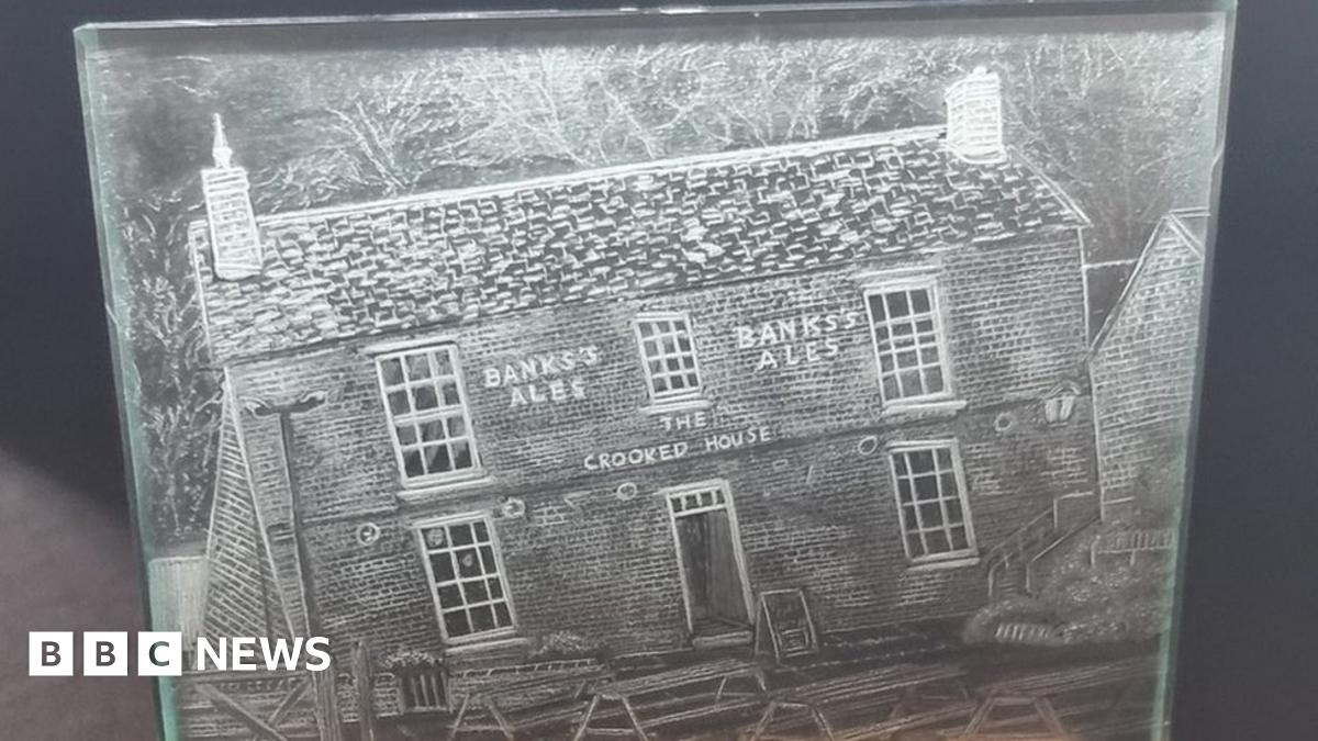 Crooked House: Glass engraver honours destroyed pub - BBC News