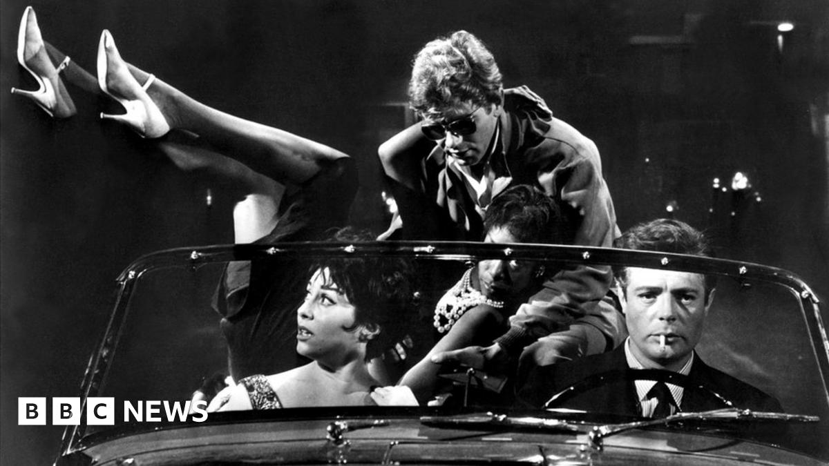 The Vocabularist: How the word paparazzi was chosen - BBC News