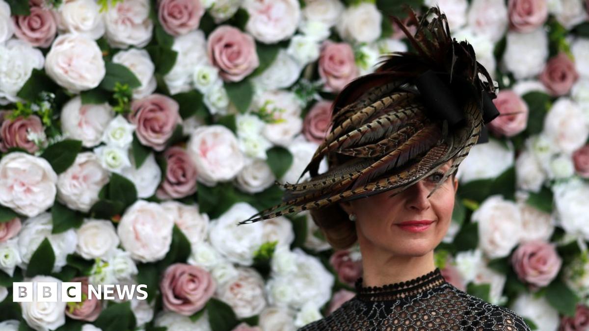 Ladies Day draws thousands of fashion fans to Aintree - BBC News