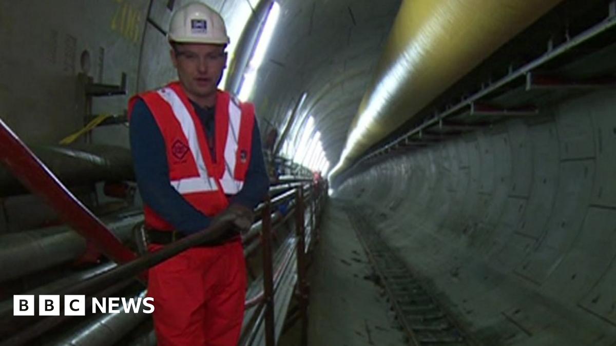 Elizabeth line: How the 'perfect' project became a nightmare - BBC News