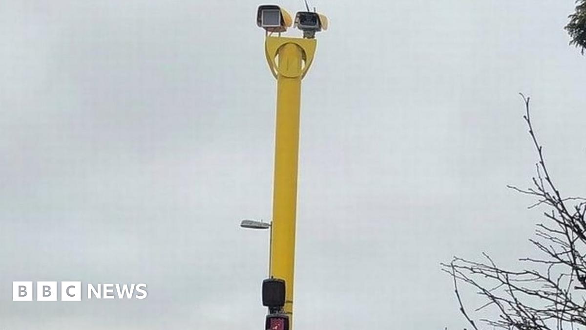 New two-way speed cameras installed in Devon town - BBC News