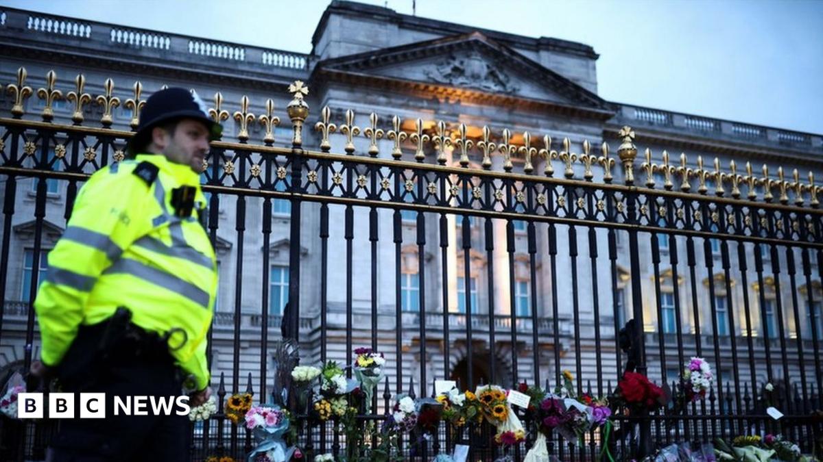 Queen Elizabeth II: Up to 10,000 daily police to be on duty in London ...