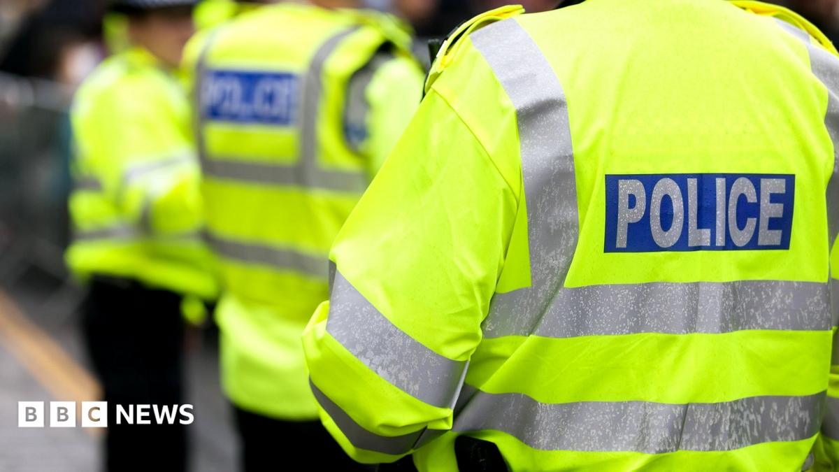 Police shut down county lines operations in Swindon - BBC News