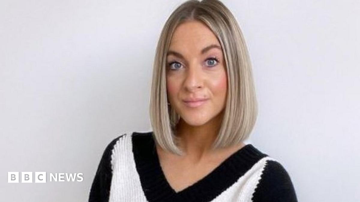 Instagram success for furloughed Debenhams stylist - BBC News