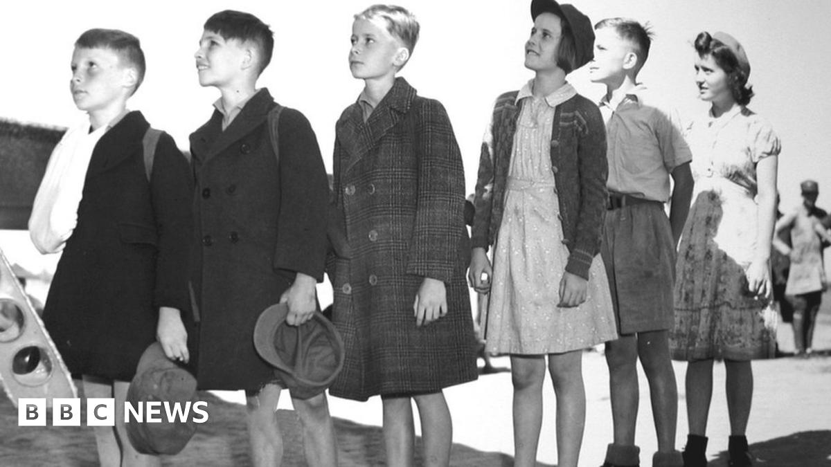 Growing up in a Japanese WW2 internment camp in China - BBC News