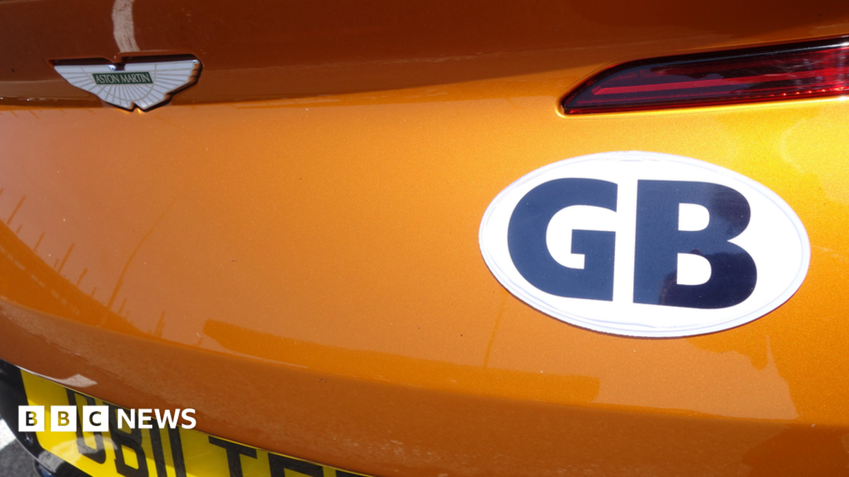 GB car sticker 'needed for UK drivers in Ireland' after Brexit - BBC News
