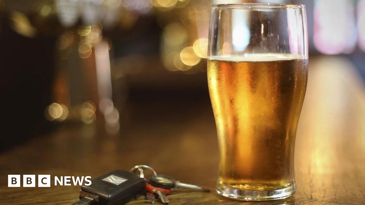 Lowering of legal drink-drive limit 'to save lives' urged - BBC News