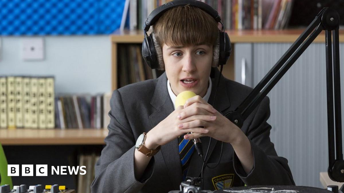 Archie Lyndhurst: CBBC star died in his sleep, says mother - BBC News