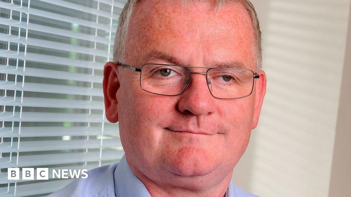 Tributes to Tameside Council leader who died on Christmas Day - BBC News