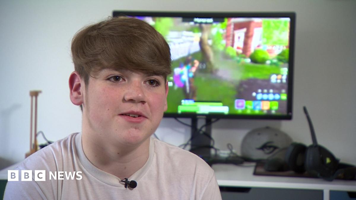 Fortnite: 13-year-old is game's youngest professional player - BBC News