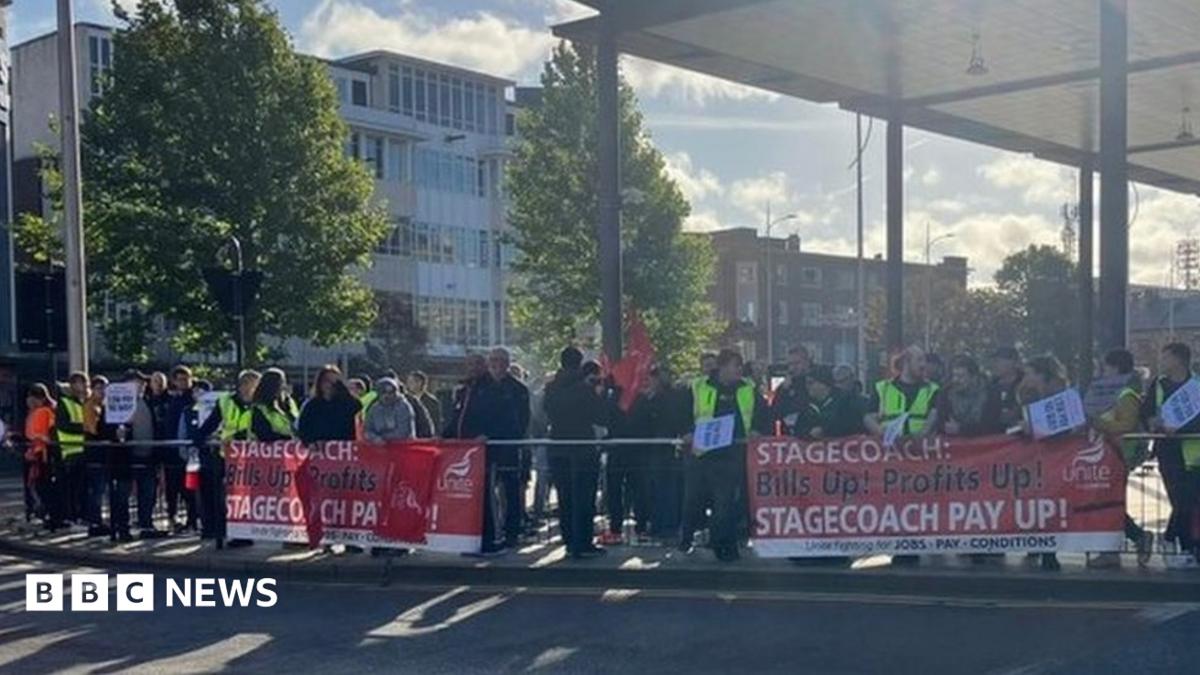 Striking Hull bus drivers vow to continue with industrial action - BBC News