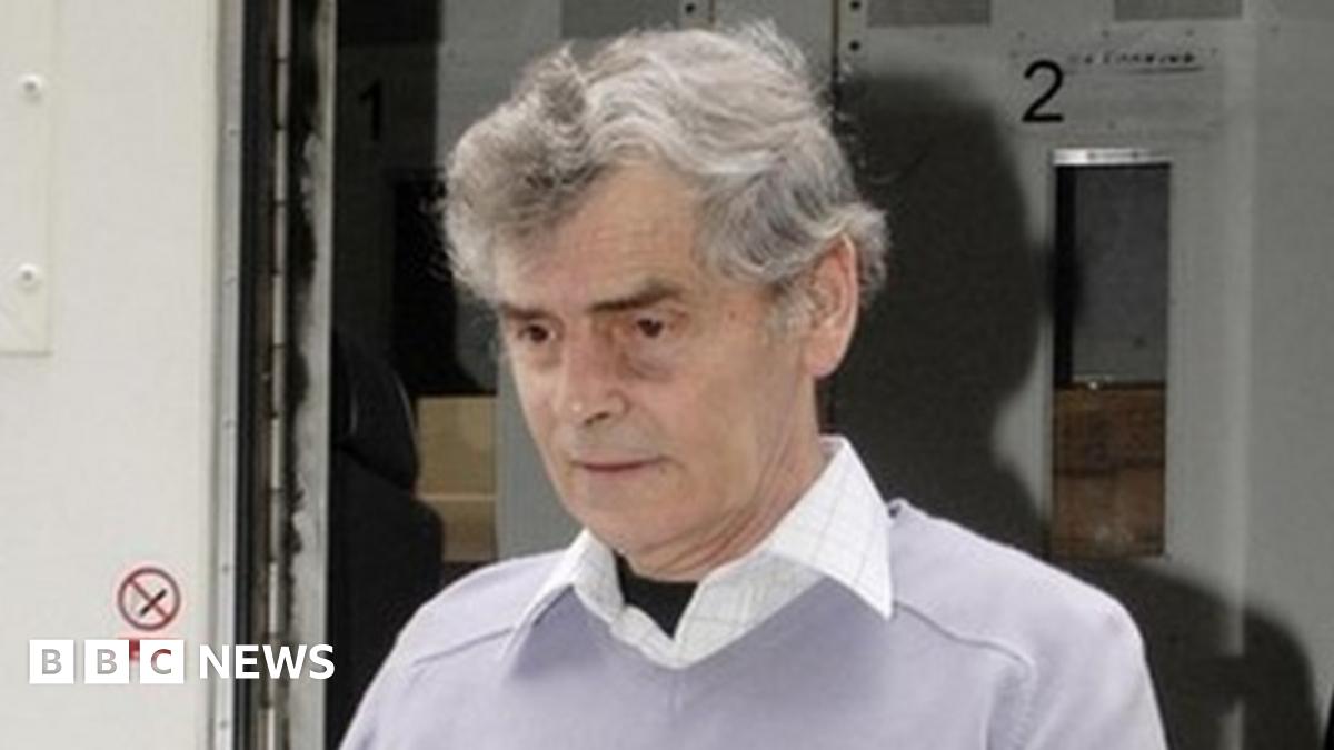 Serial killer Peter Tobin slashed in Edinburgh Prison - BBC News