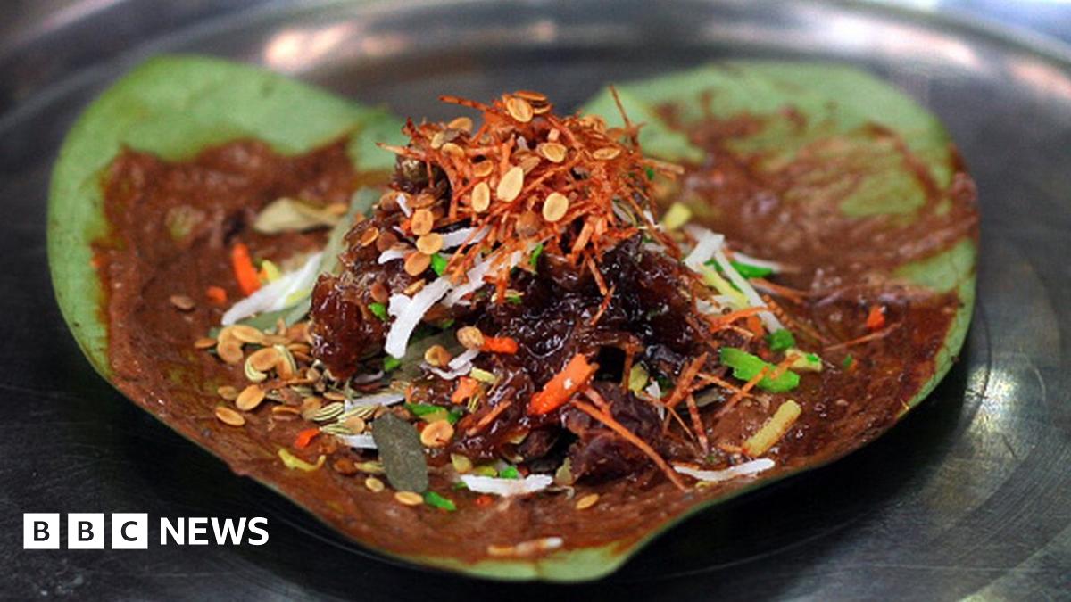 Oreo fritters to teacup pizza: Indian street food gets trendy - BBC News