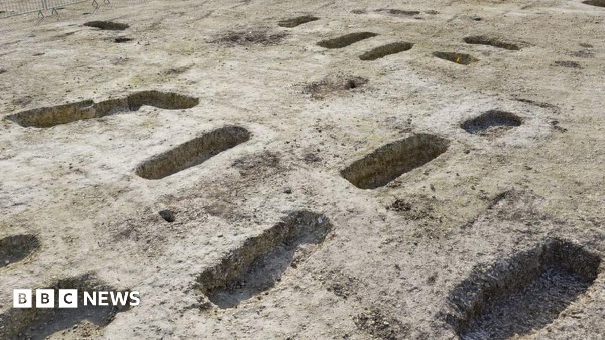 Anglo-Saxon burial ground unearthed at HS2 site in Buckinghamshire ...