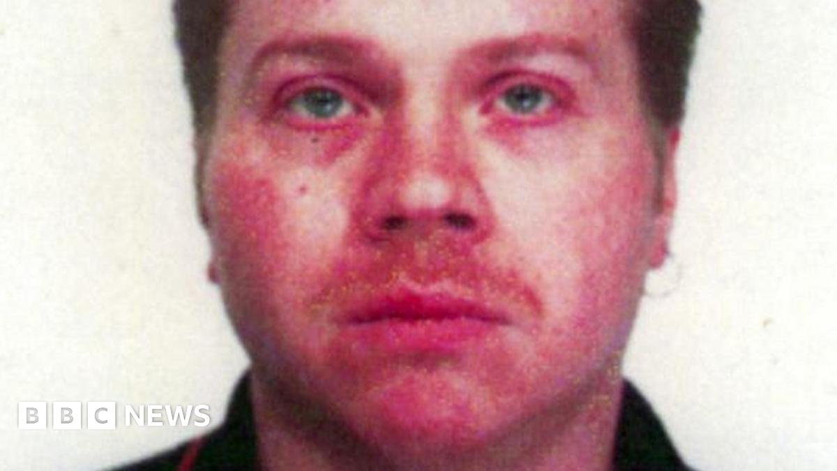 Phillip Austin: Triple killer will not be moved to open prison - BBC News